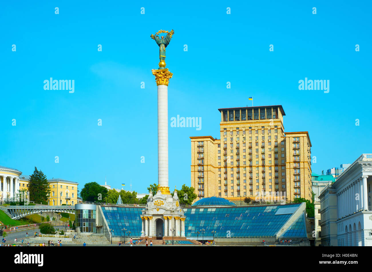 Independence Monument on the Maidan Nezalezhnosti square in Kiev ...