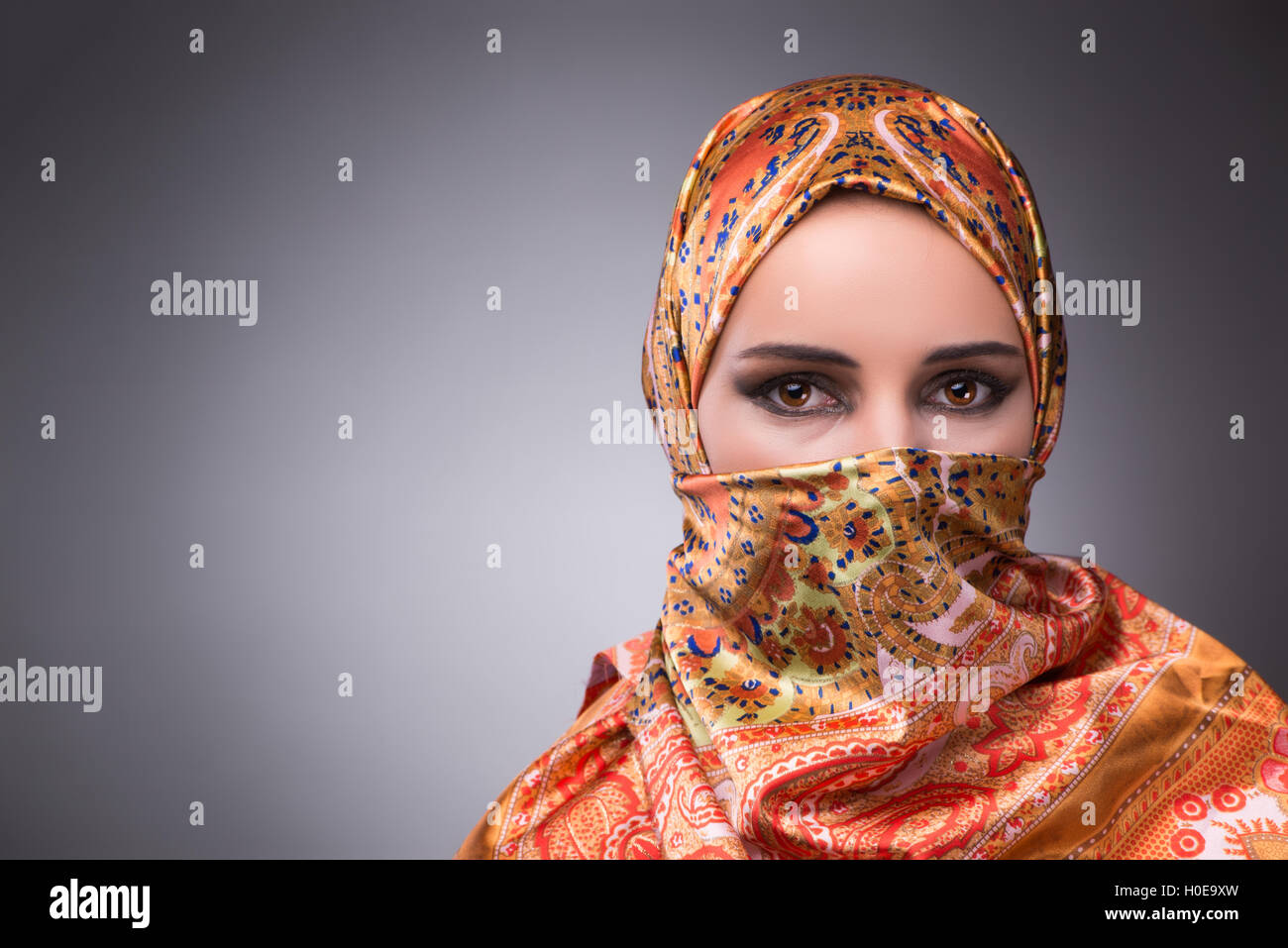 Young woman in traditional muslim clothing Stock Photo - Alamy