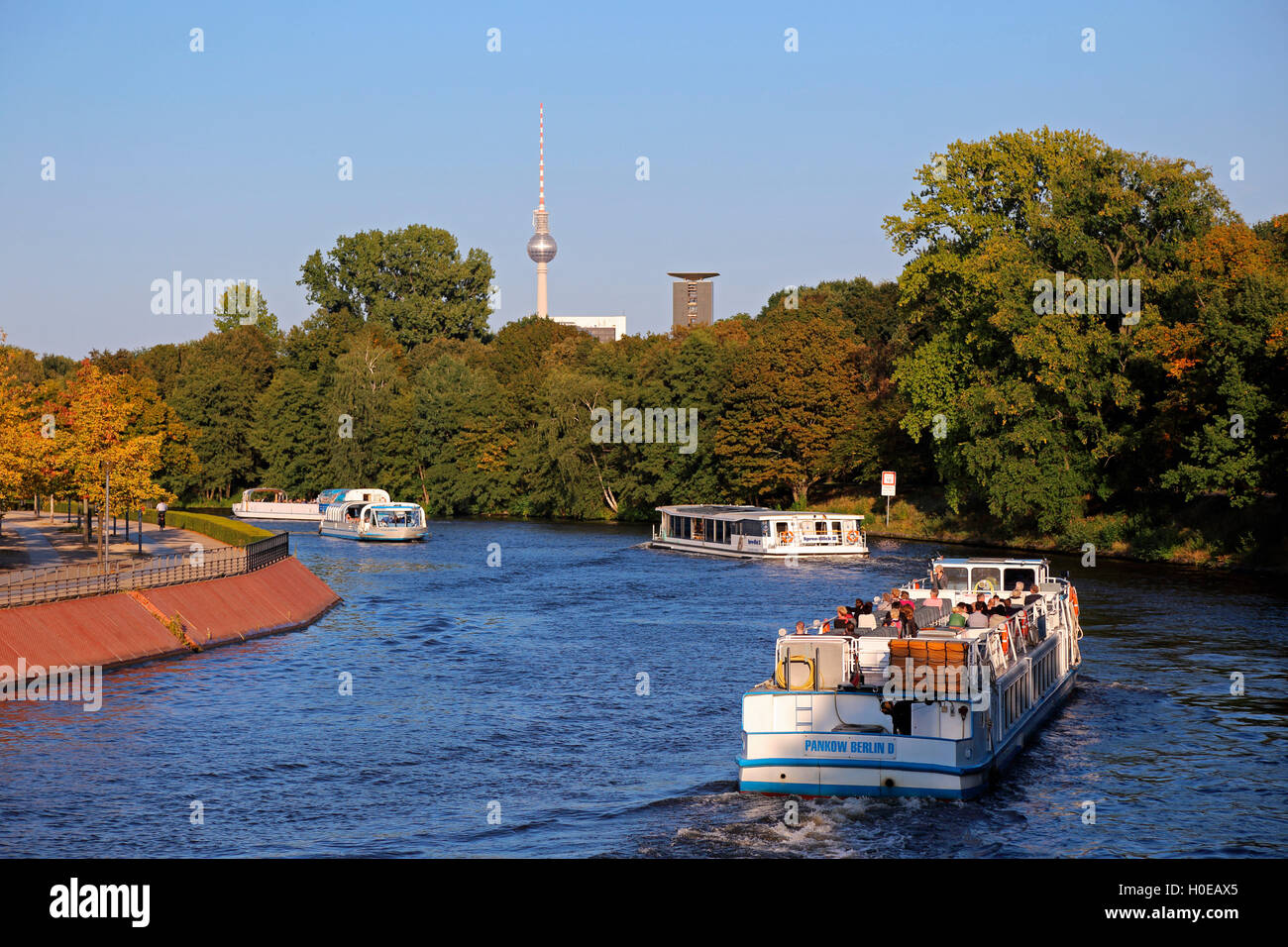 Spree promenade hi-res stock photography and images - Alamy