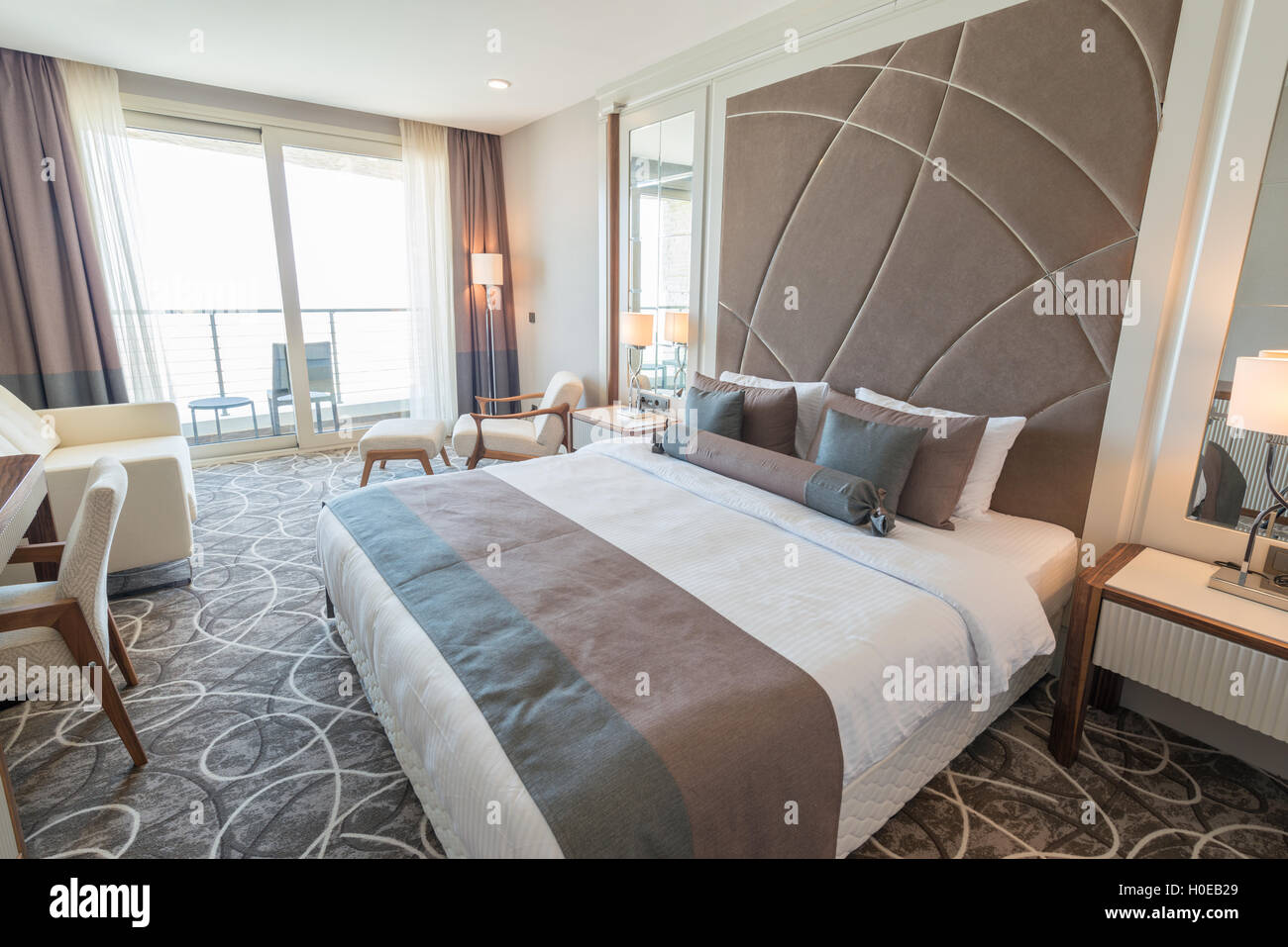 Modern hotel room with big bed Stock Photo - Alamy
