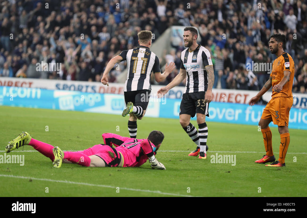 Newcastle United's Matt Ritchie celebrates scoring his side's first ...