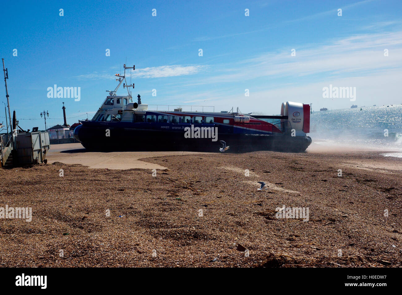 HOVERCRAFT, GH114, FREEDOM 90 TAXI TURNS Stock Photo - Alamy