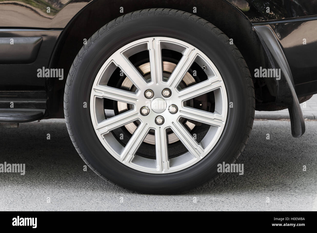Alloy wheel rims hi-res stock photography and images - Alamy