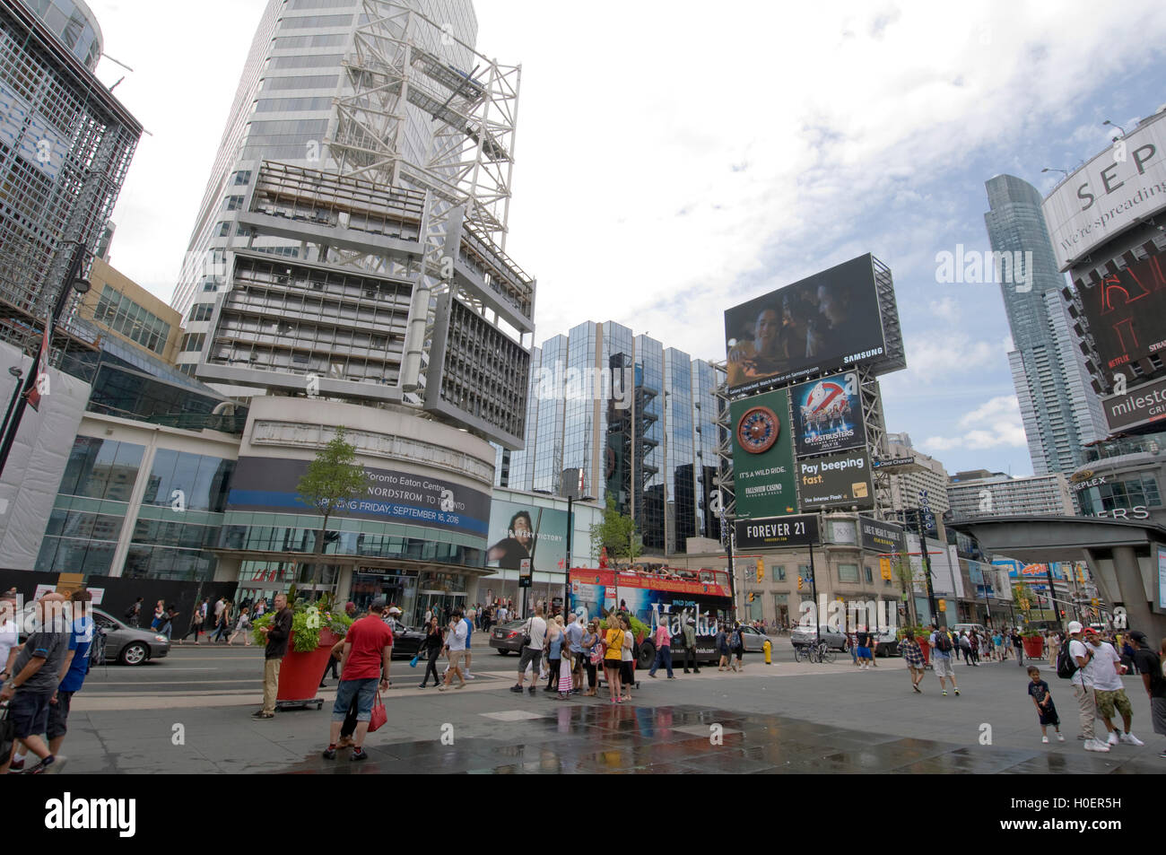 Downtown toronto restaurants hi-res stock photography and images - Alamy