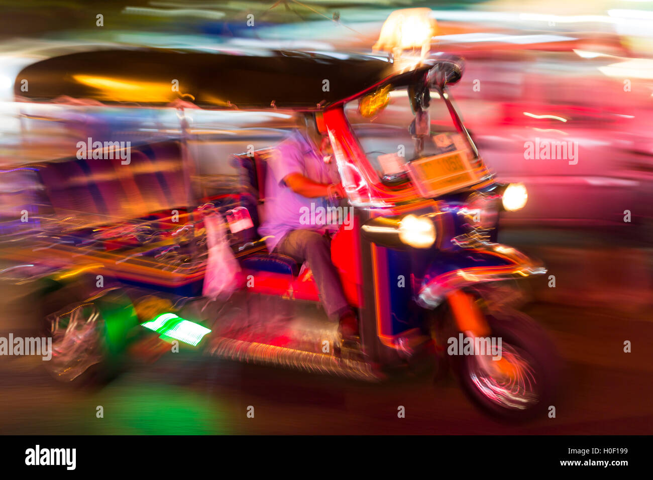 Speeding tuk tuk blurred at night hi-res stock photography and images ...