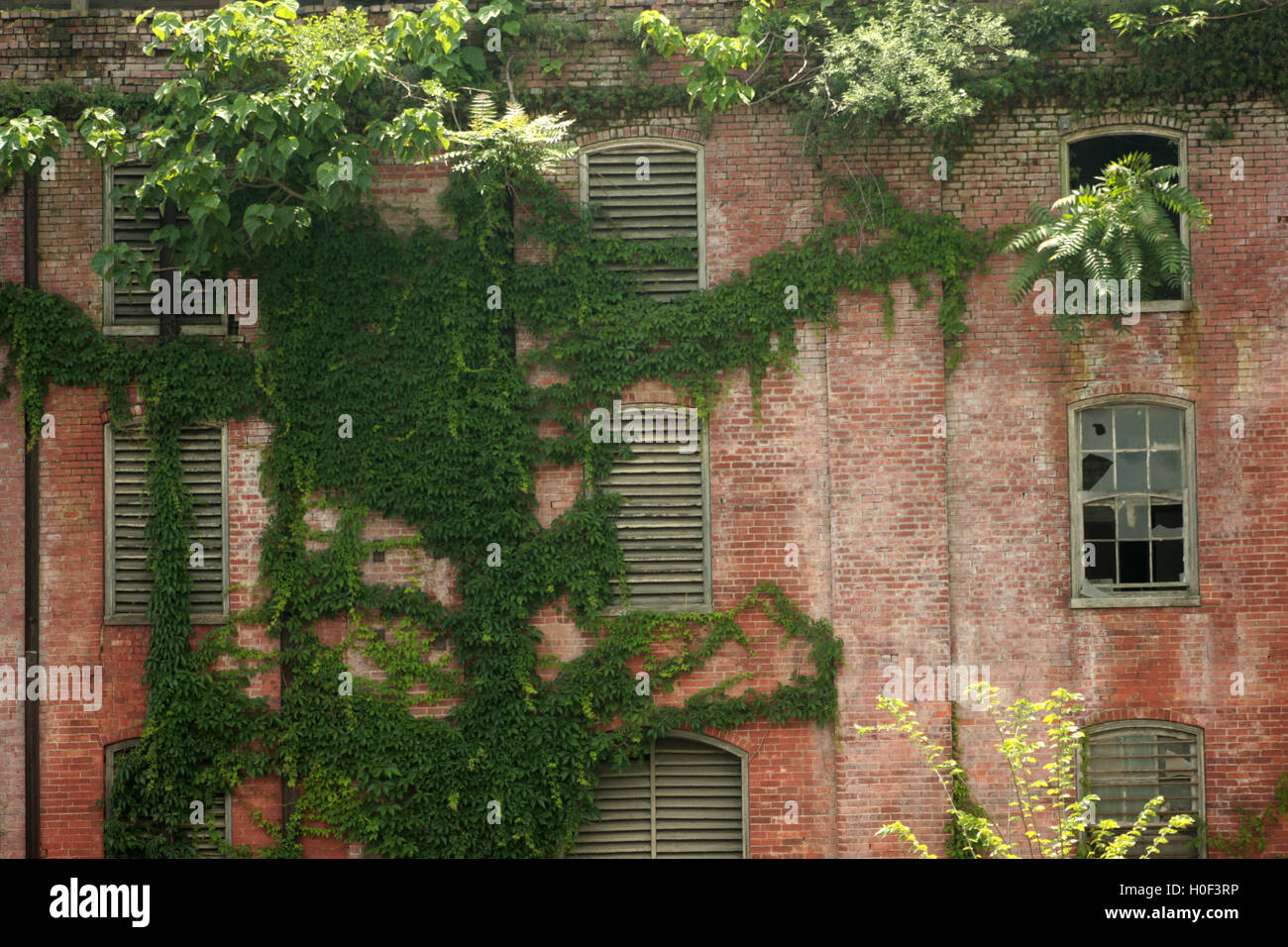 Broken building materials hi-res stock photography and images - Alamy