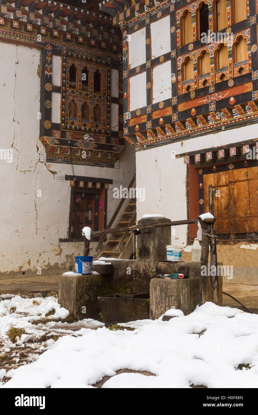 Traditional bhutanese architecture hi-res stock photography and images ...