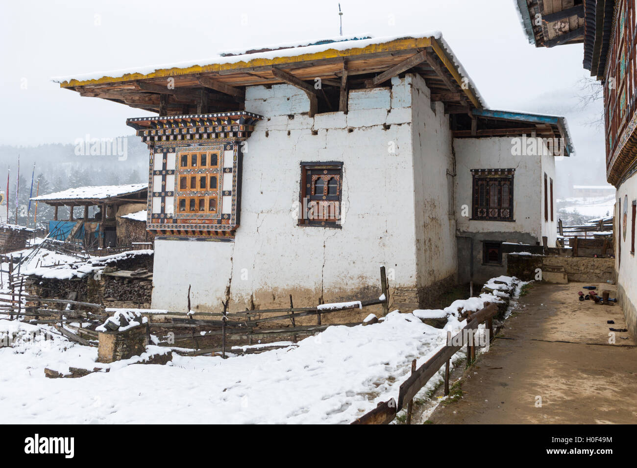 Traditional bhutanese architecture hi-res stock photography and images ...