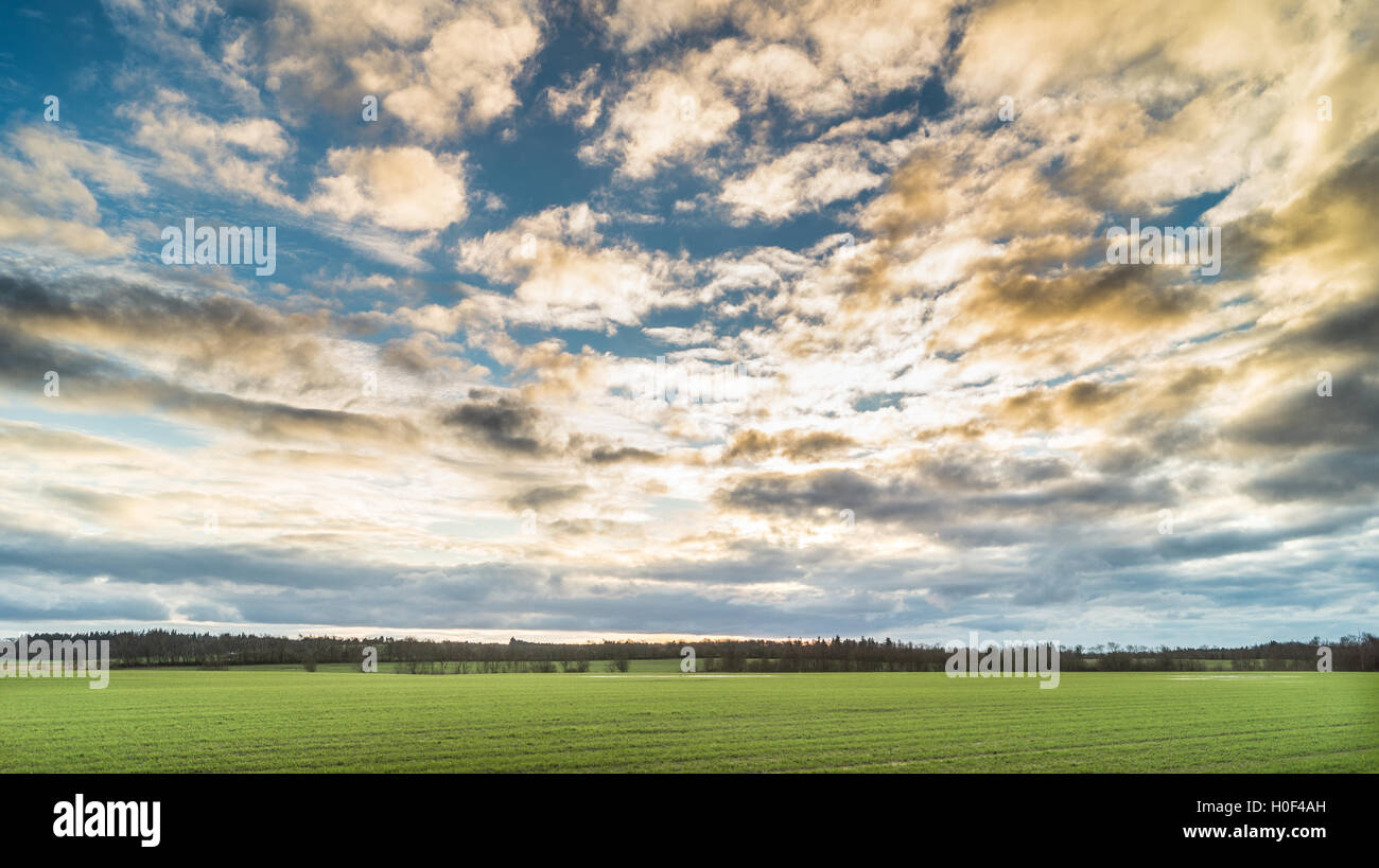 Spring clouds hi-res stock photography and images - Alamy