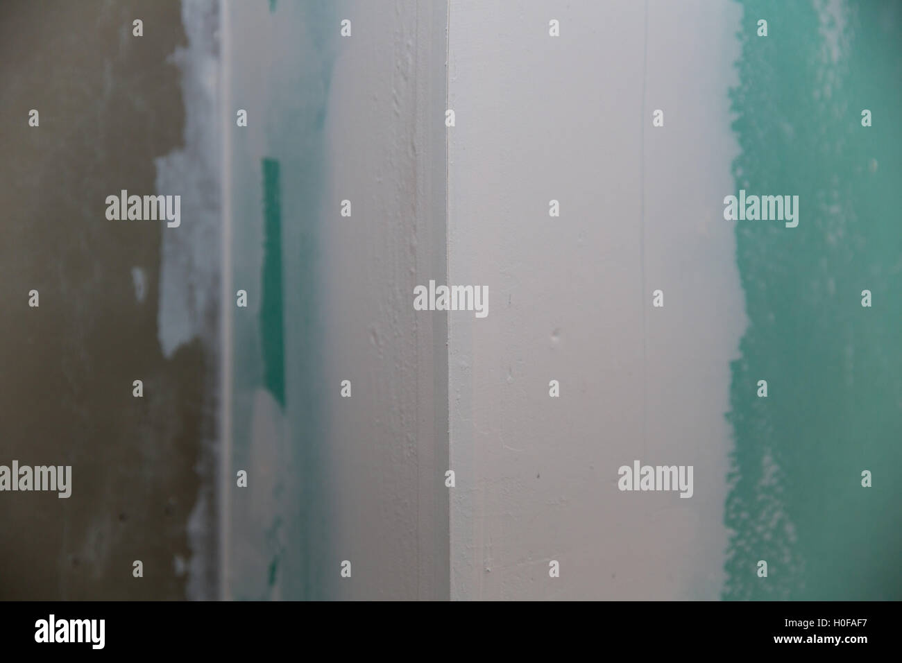 drywall hydrophobic plasterboard in green plaster seam Stock Photo - Alamy