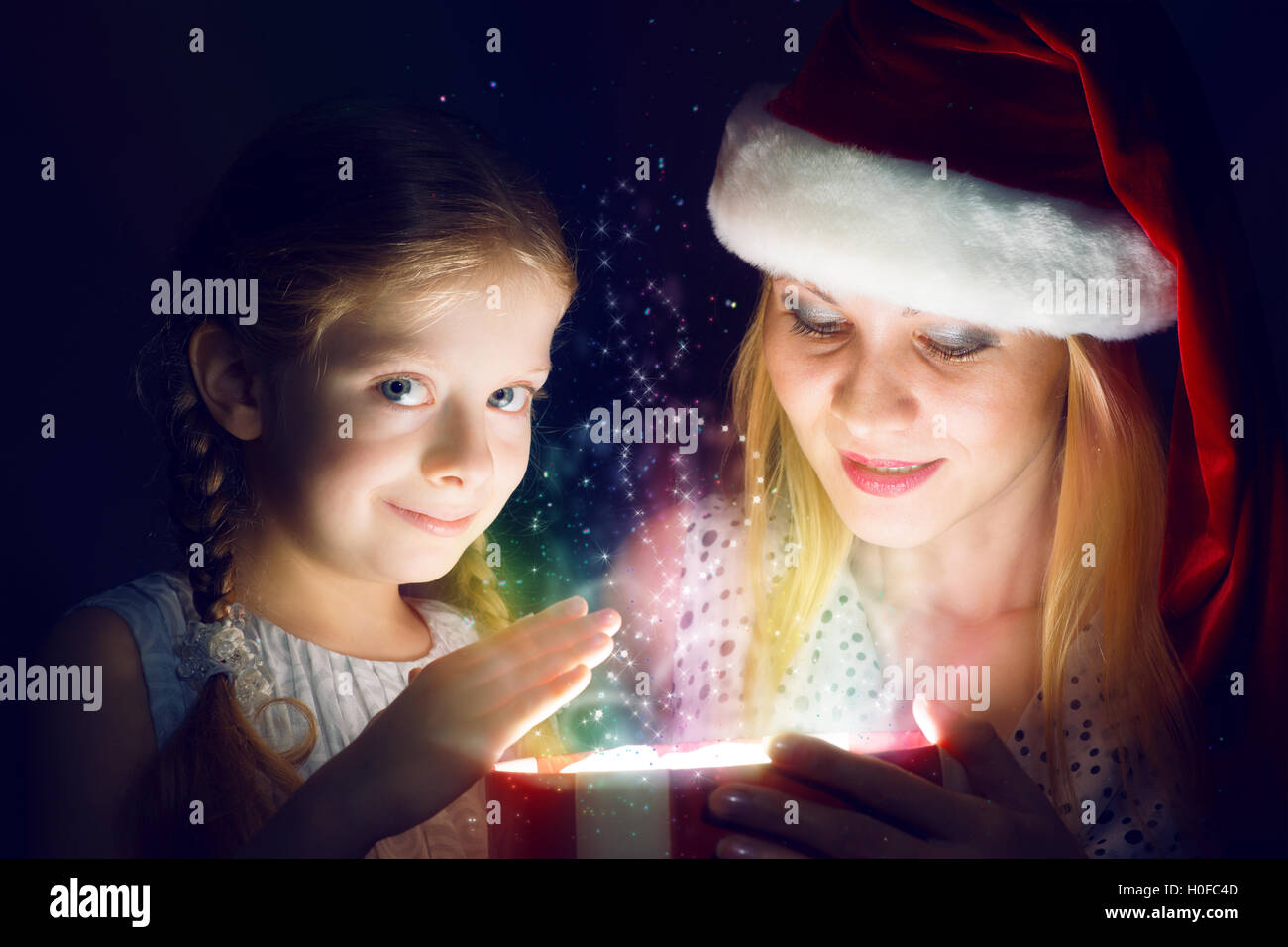 mother and daughter opened a box with a gift Stock Photo - Alamy