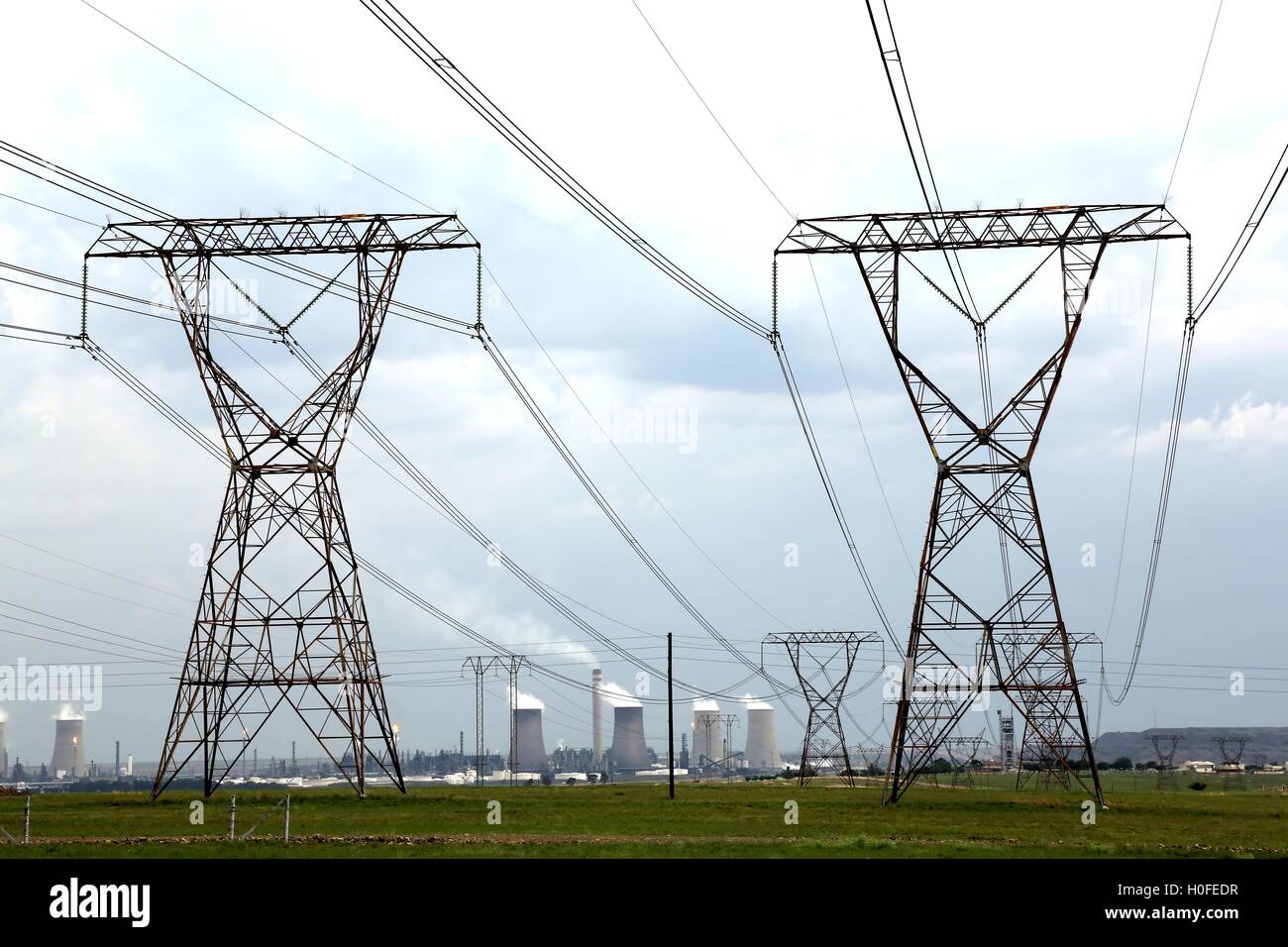 Electricity pylons fuel and energy industry hi-res stock photography ...