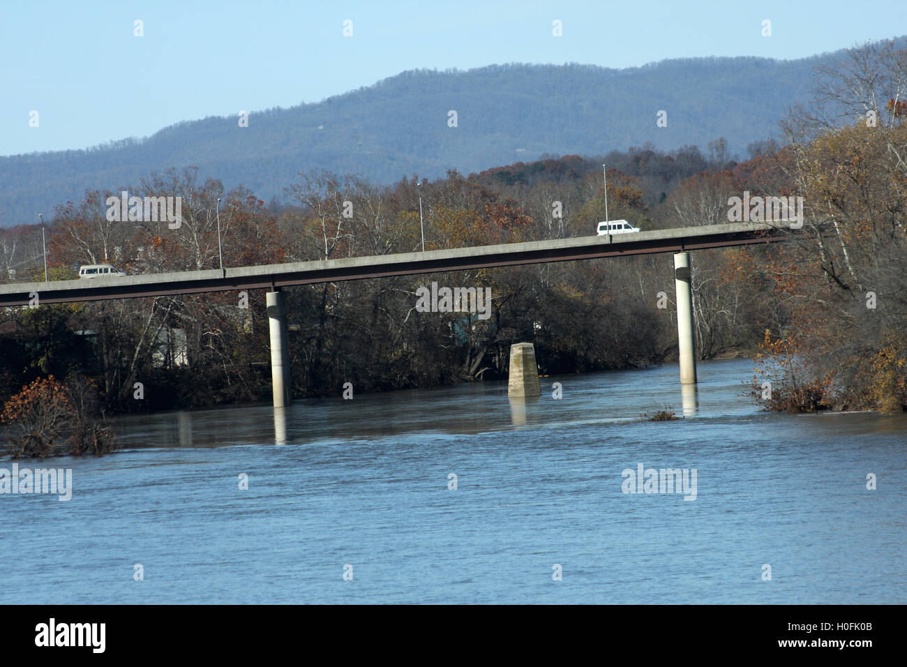 James river water bridge hi-res stock photography and images - Alamy