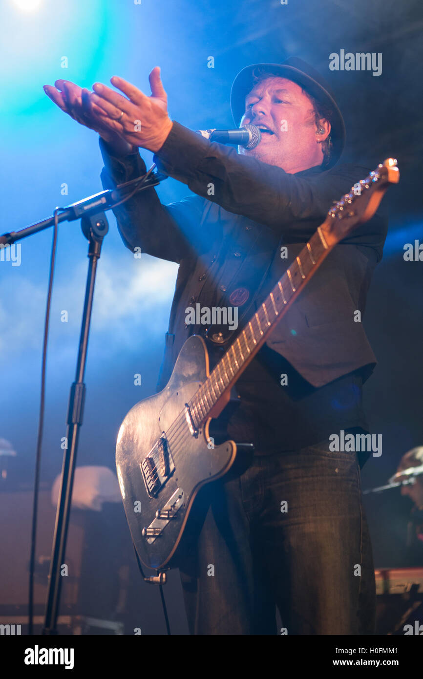 Levelers band hi-res stock photography and images - Alamy