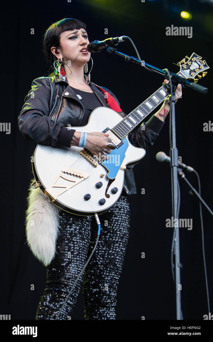 Hiatus kaiyote hi-res stock photography and images - Alamy