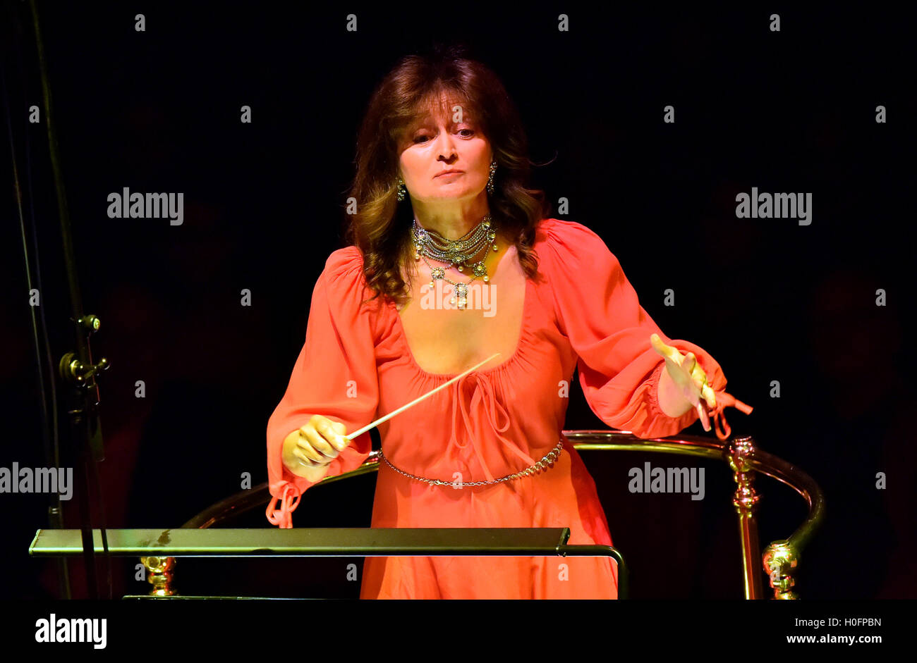 Debbie Wiseman conducts the Academy of St Martin in the Fields ...