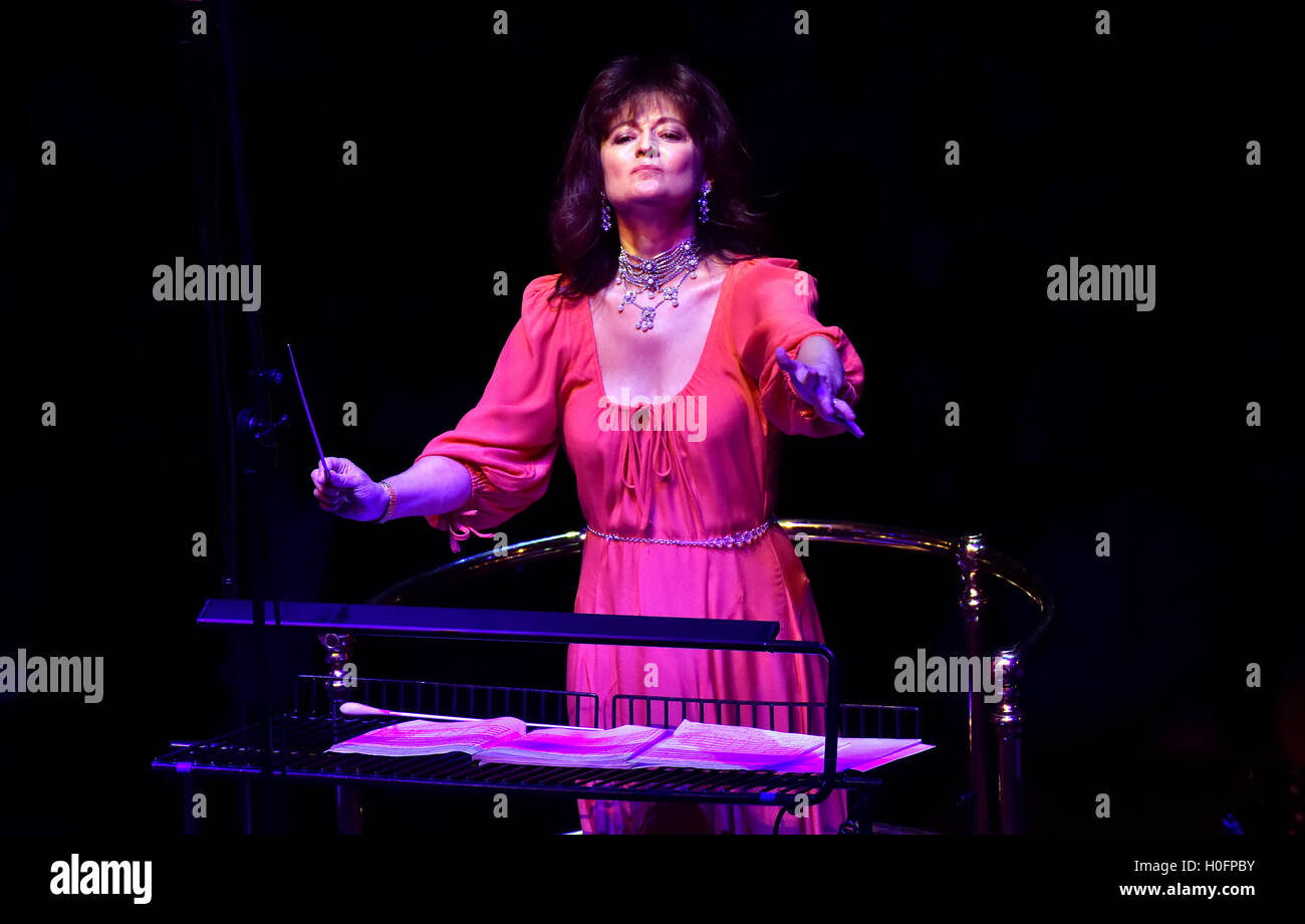 Debbie Wiseman conducts the Academy of St Martin in the Fields ...