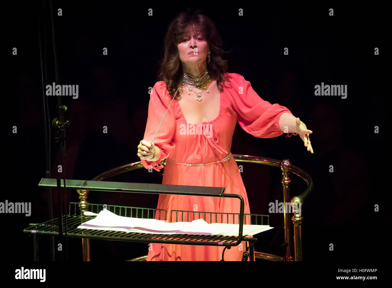 Debbie Wiseman conducts the Academy of St Martin in the Fields ...