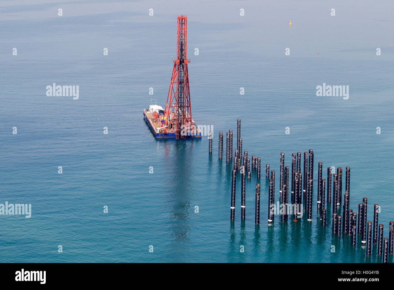 Port construction piling hi-res stock photography and images - Alamy