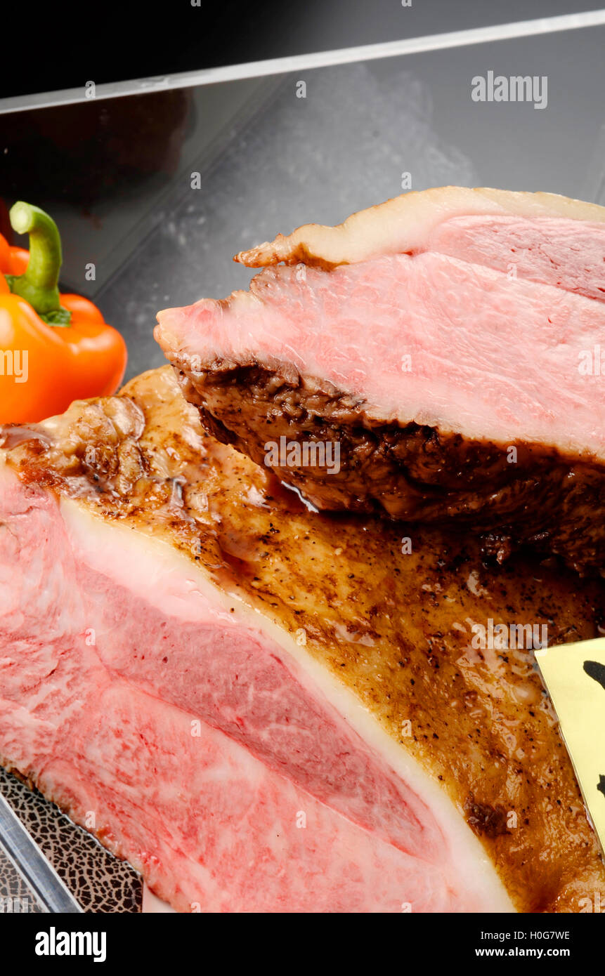 Roasted beef on black plate in restautrant Stock Photo - Alamy