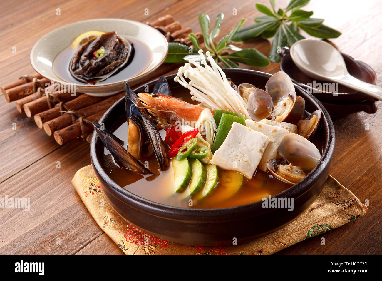 Seafood hot pot of overture jangjeongsik with blue mussel, clams ...