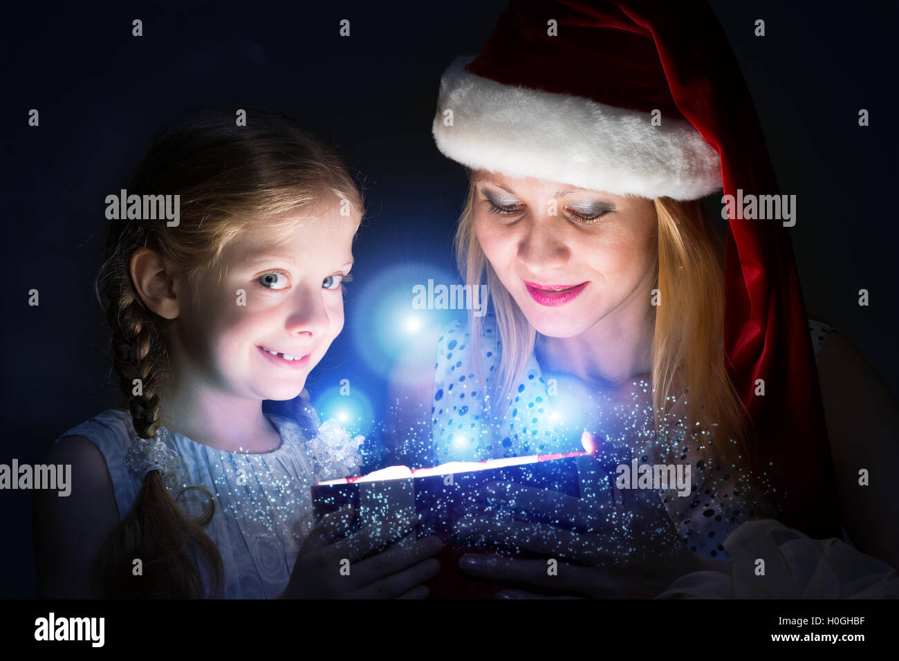 mother and daughter opened a box with a gift Stock Photo - Alamy
