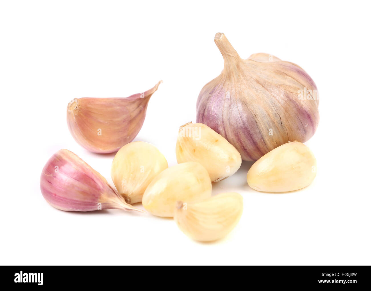 Fresh garlic whole and pilled Stock Photo - Alamy