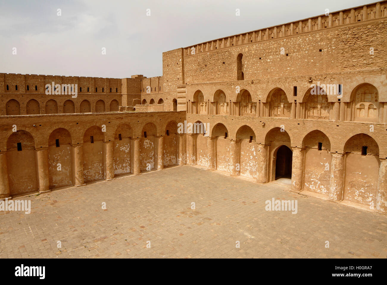 Al Ukhaidar desert fortress near Karbala in Iraq Stock Photo - Alamy