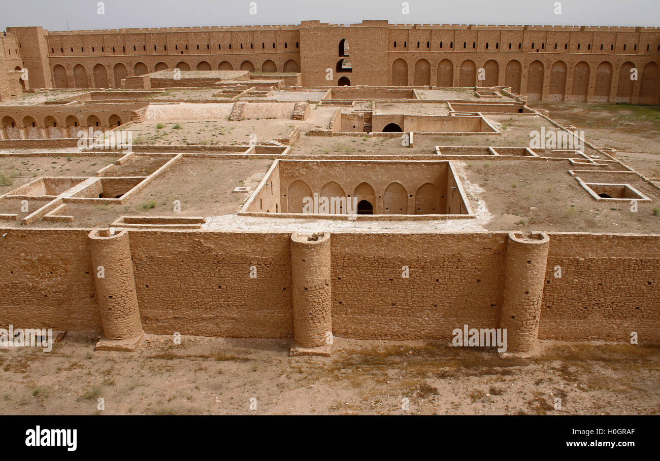 Al Ukhaidar desert fortress near Karbala in Iraq Stock Photo - Alamy