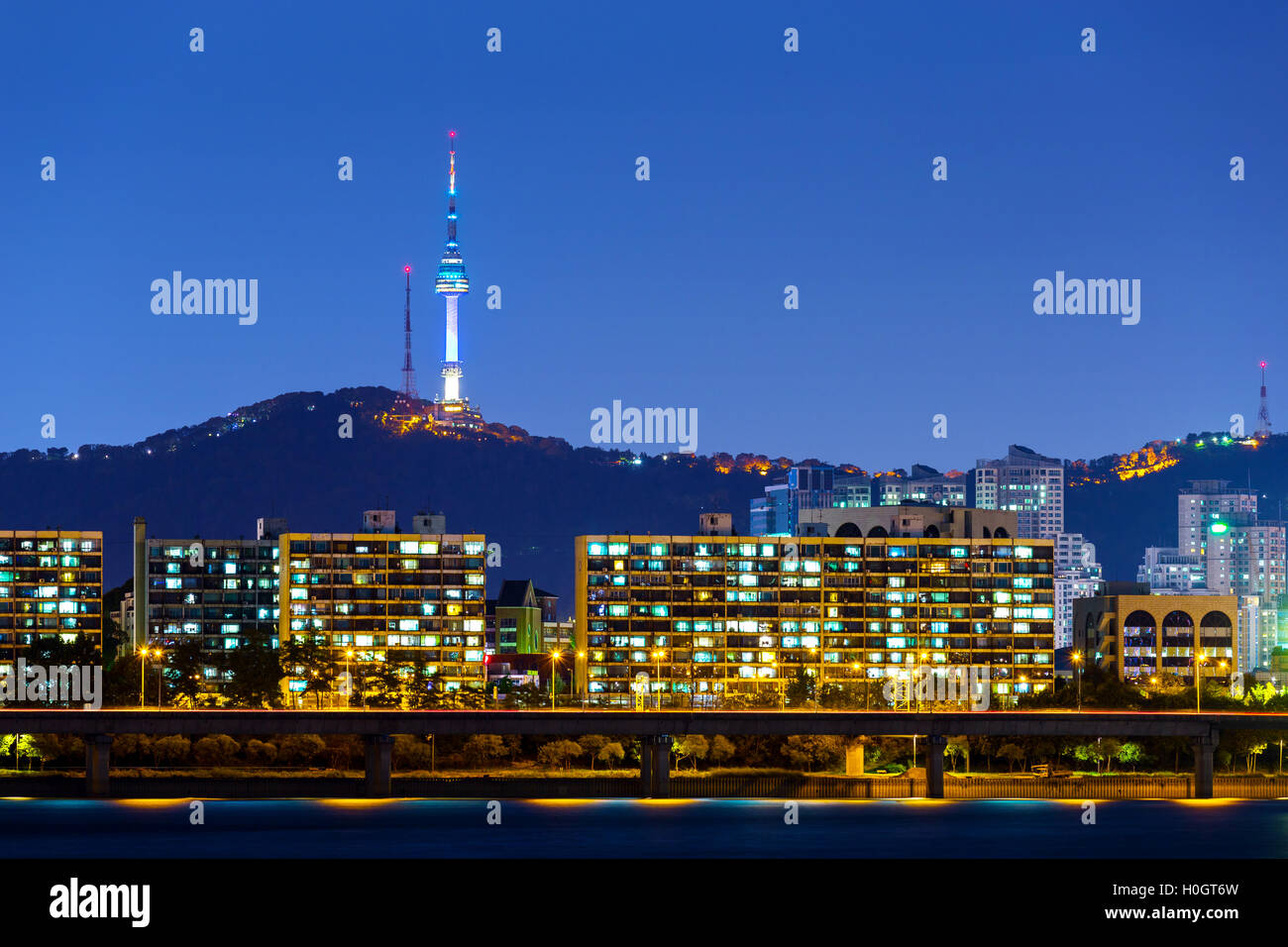 Seoul city at night Stock Photo - Alamy