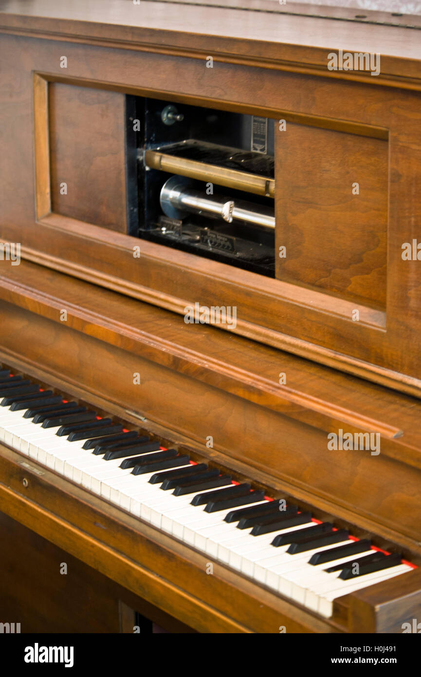 Edwardian piano hi-res stock photography and images - Alamy
