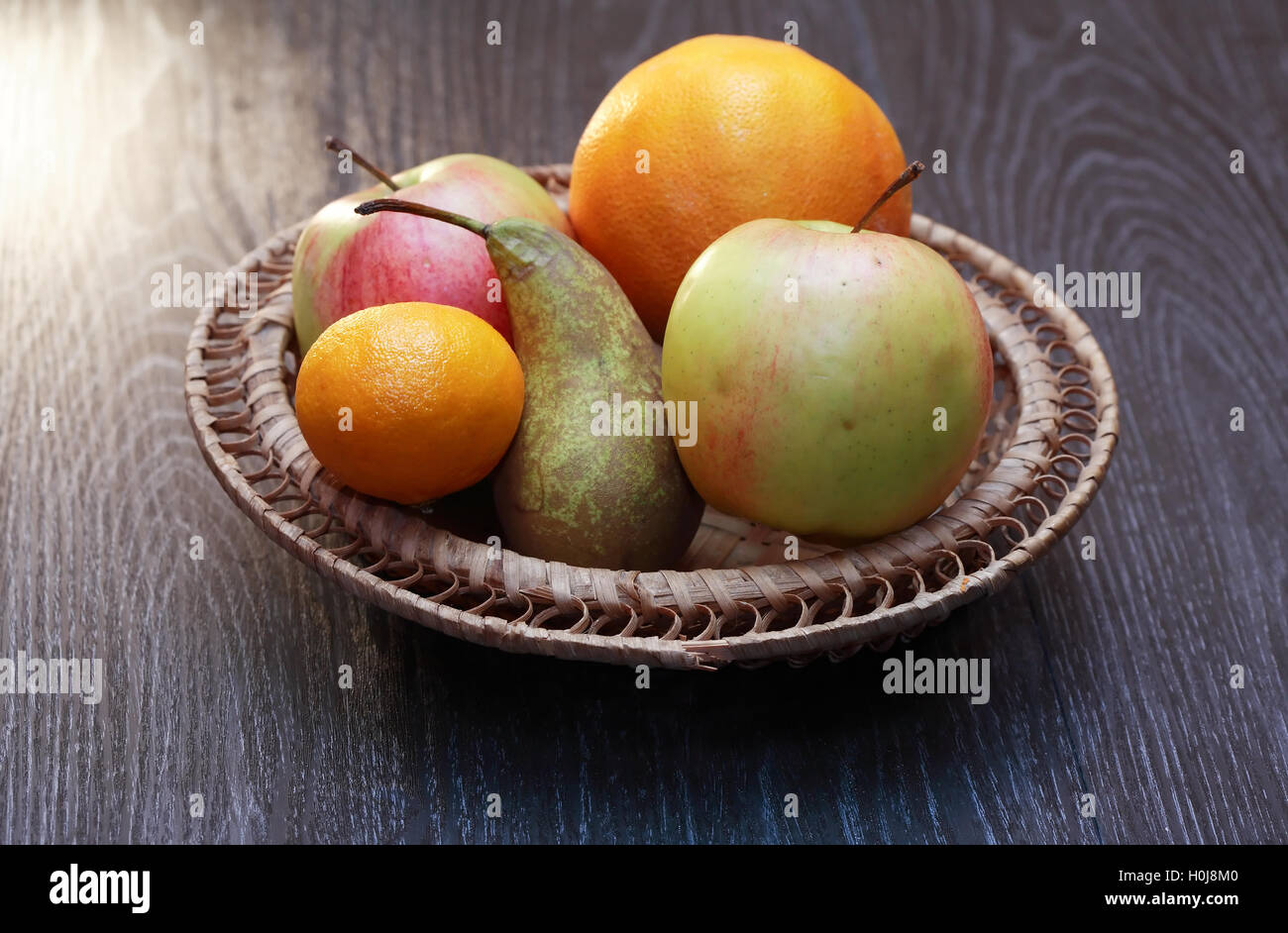 Fruit heap hi-res stock photography and images - Alamy