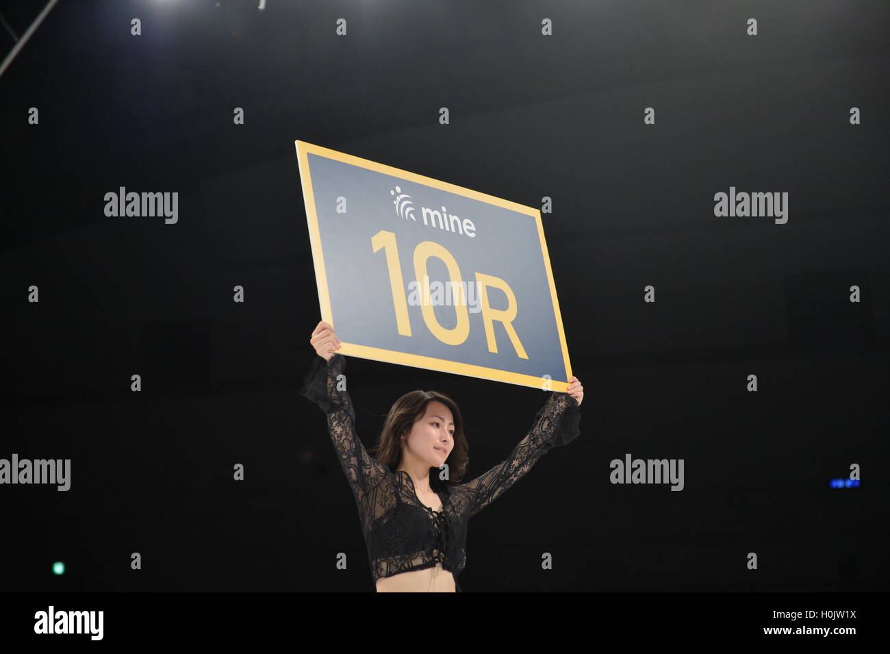 Boxing ring girl round hi-res stock photography and images - Alamy