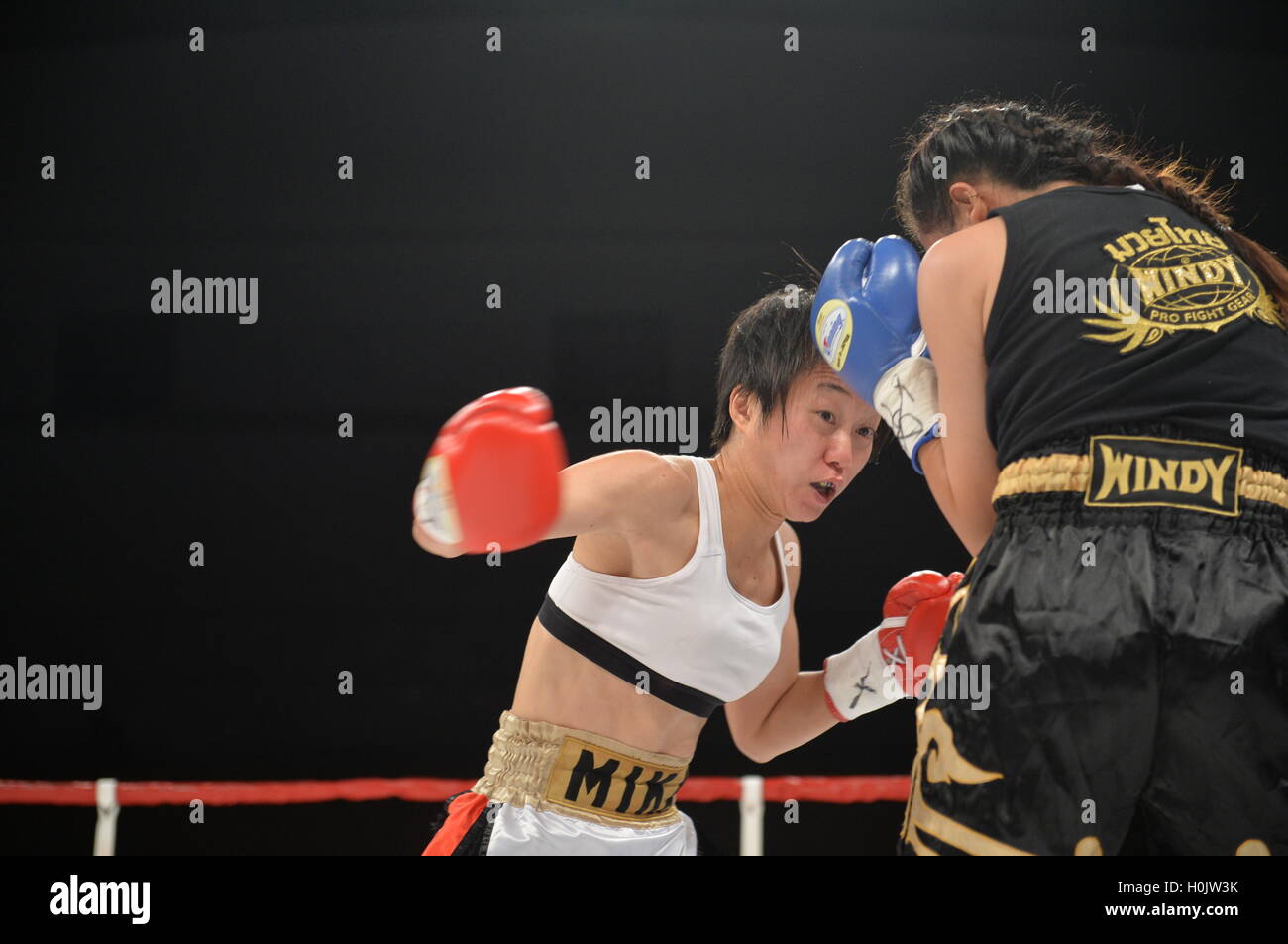 Sanda, Hyogo, Japan. 20th Aug, 2016. (L-R) Mika Iwakawa (JPN), Nonggig ...