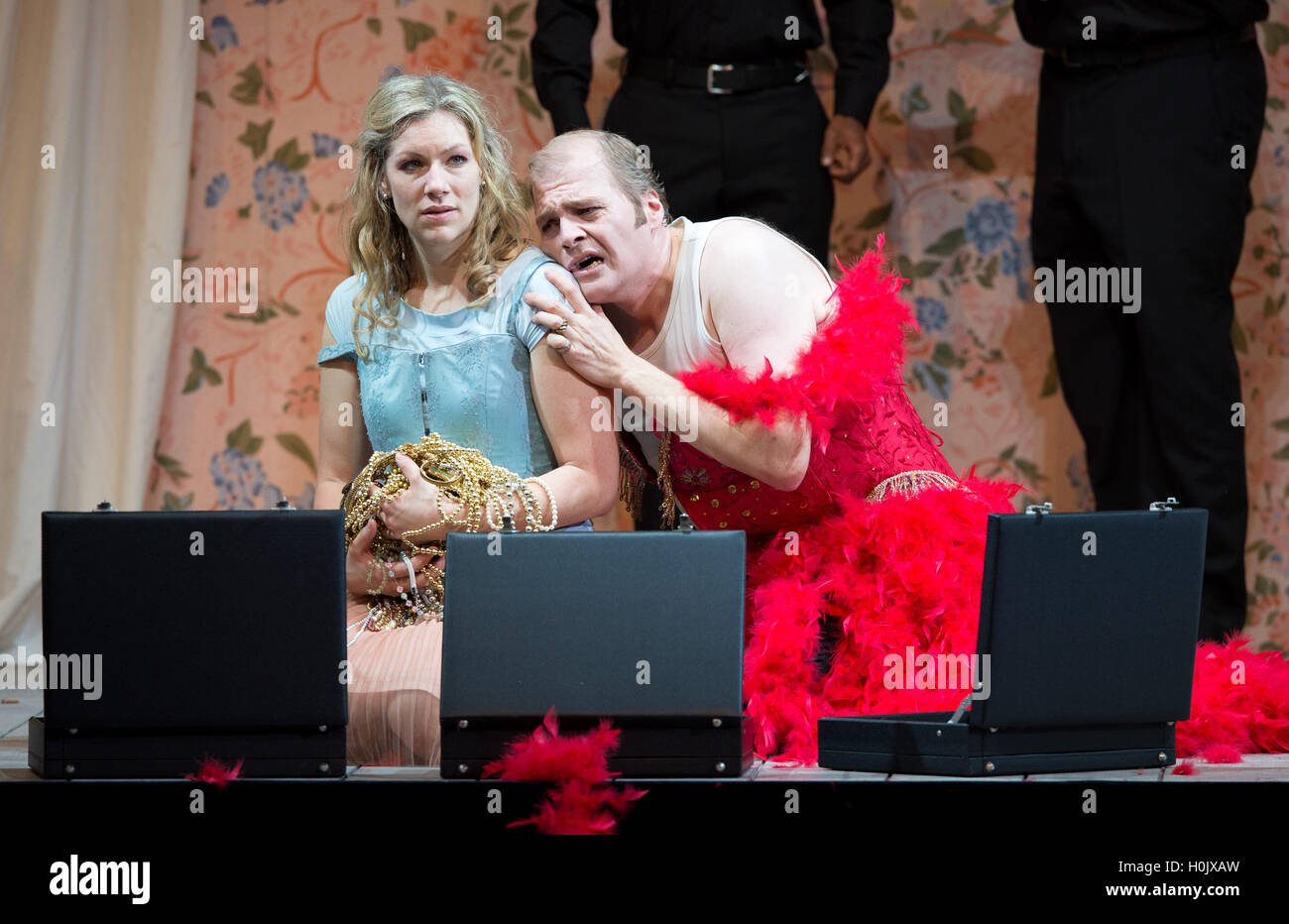 Dresden, Germyany. 20th Sep, 2016. Jennifer Holloway (Salome) and Lance ...