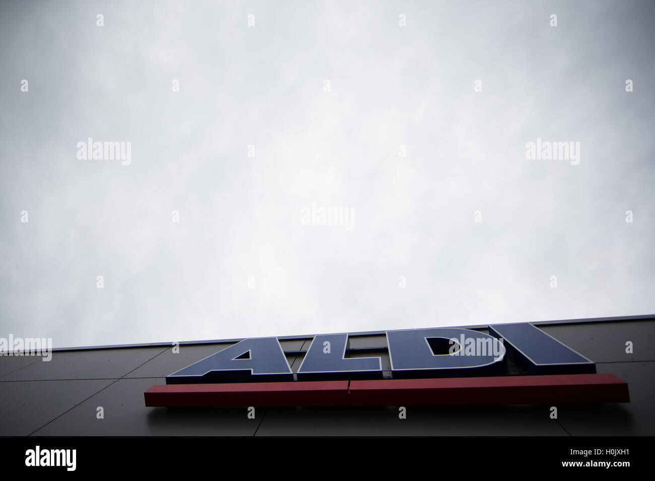 Gladbeck, Germany. 20th Sep, 2016. A modern Aldi Nord store in Gladbeck ...
