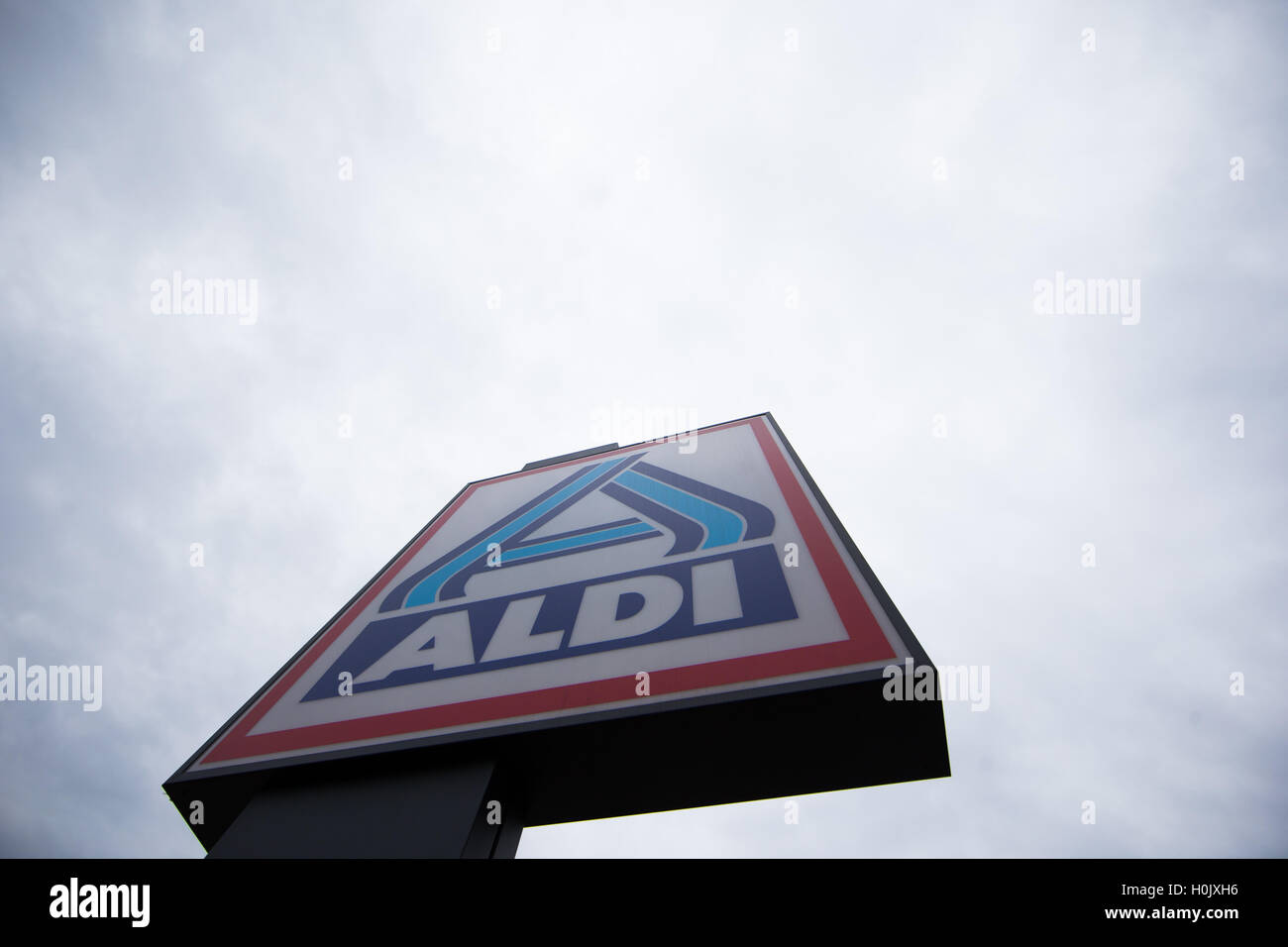 Gladbeck, Germany. 20th Sep, 2016. A modern Aldi Nord store in Gladbeck ...