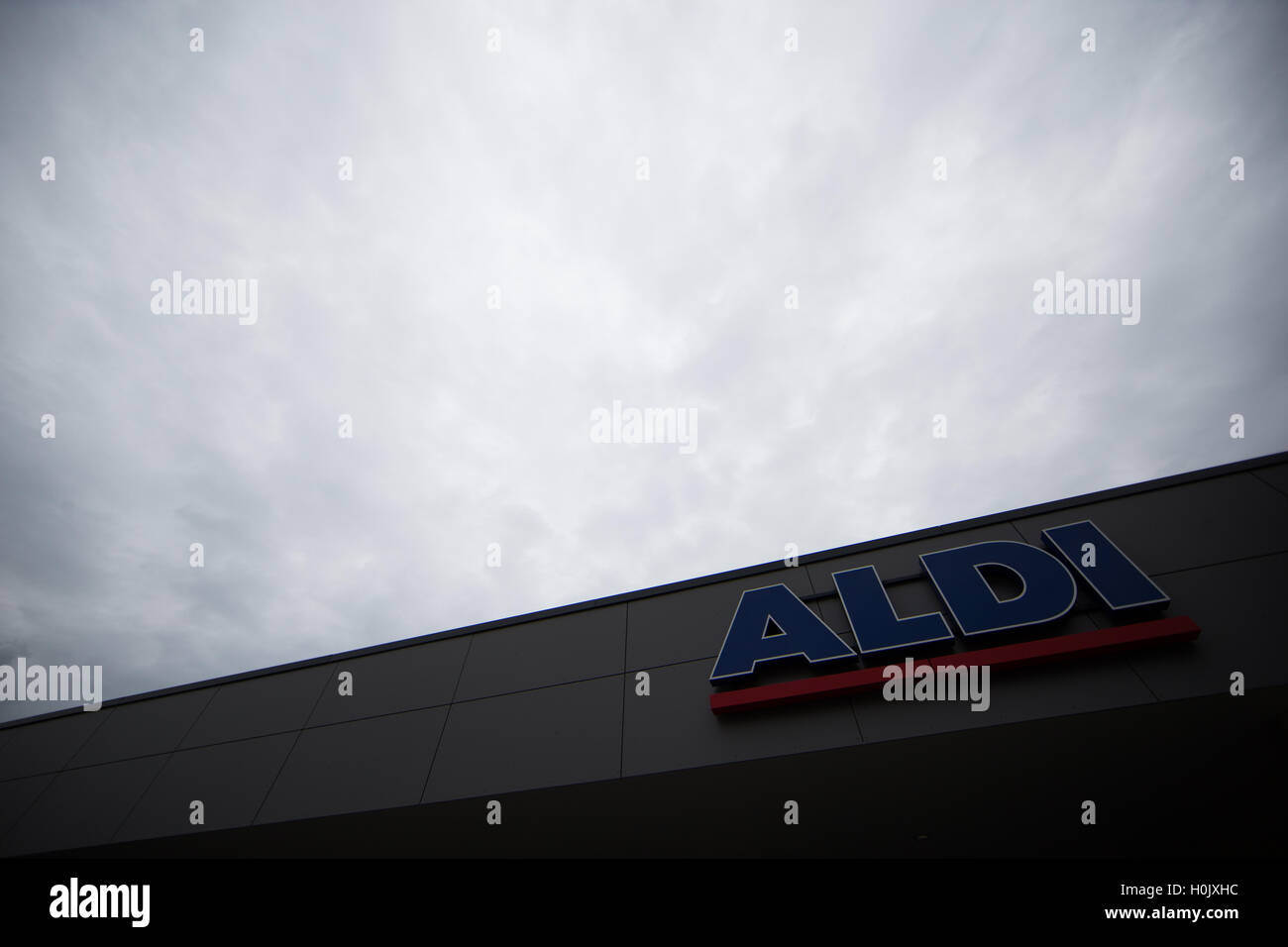 Gladbeck, Germany. 20th Sep, 2016. A modern Aldi Nord store in Gladbeck ...