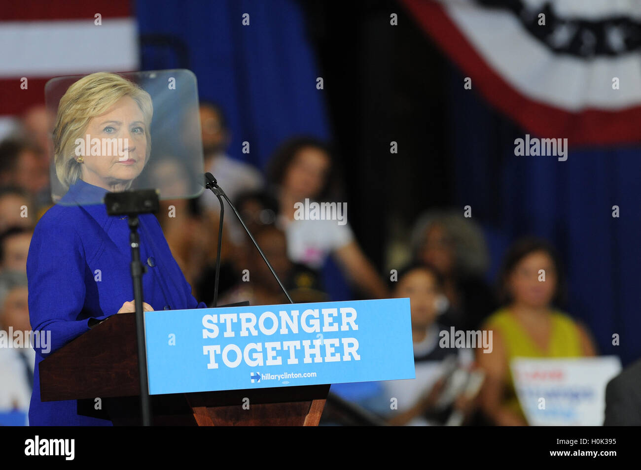 Teleprompter hi-res stock photography and images - Alamy