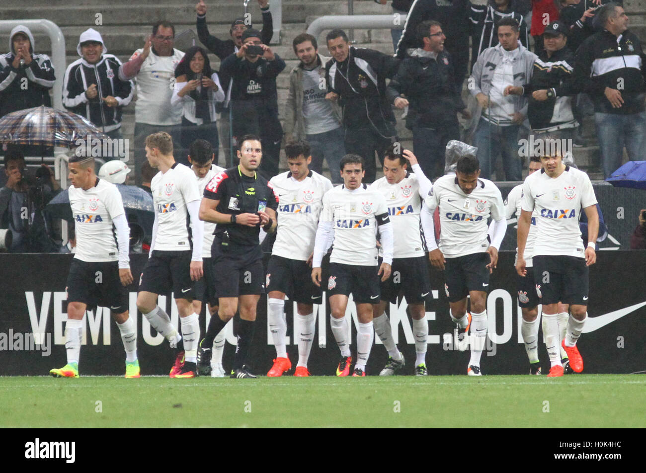 SÃO PAULO, SP - 21.09.2016: CORINTHIANS X FLUMINENSE - Corinthians team ...