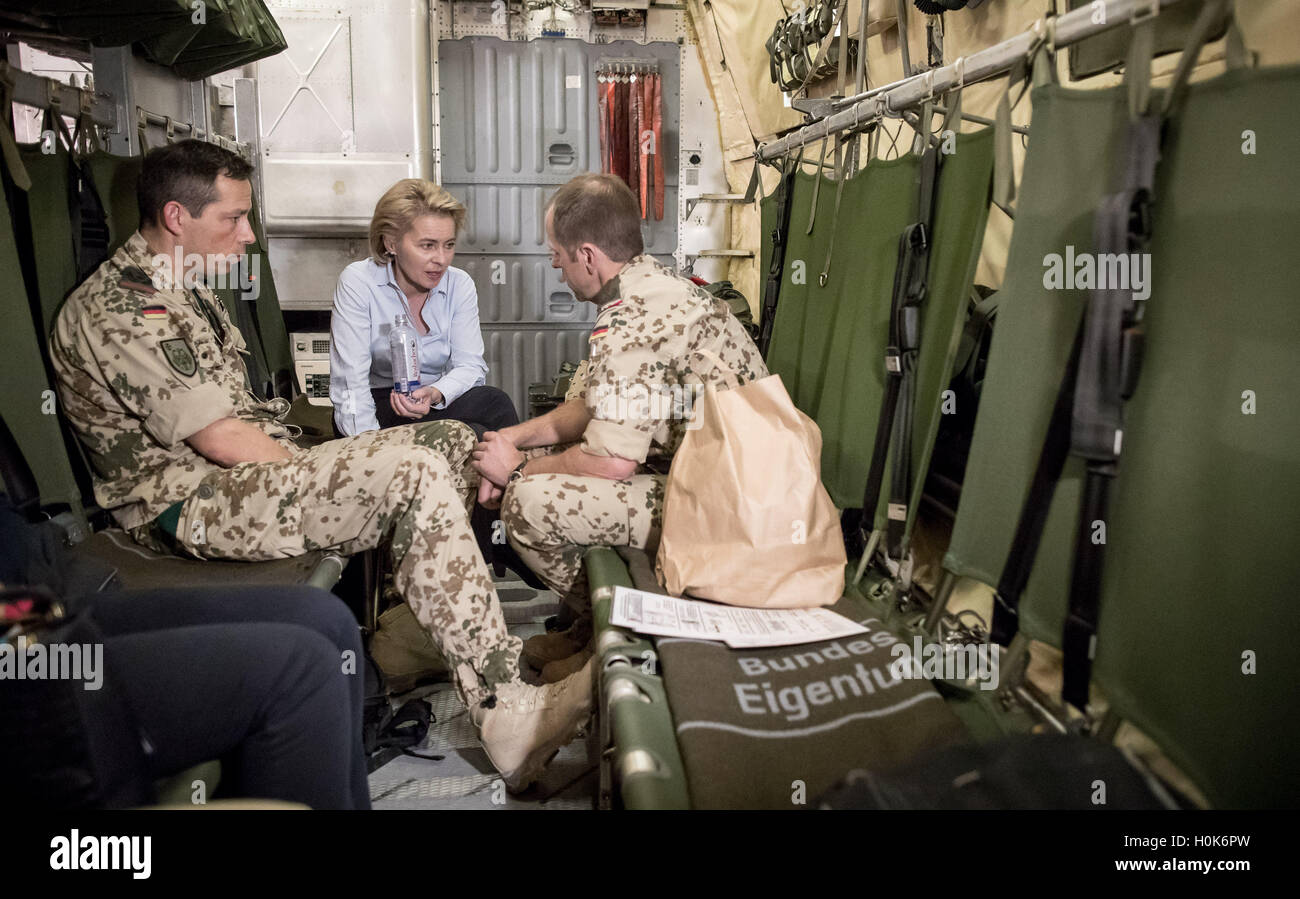 Ursula von der leyen boris hi-res stock photography and images - Alamy