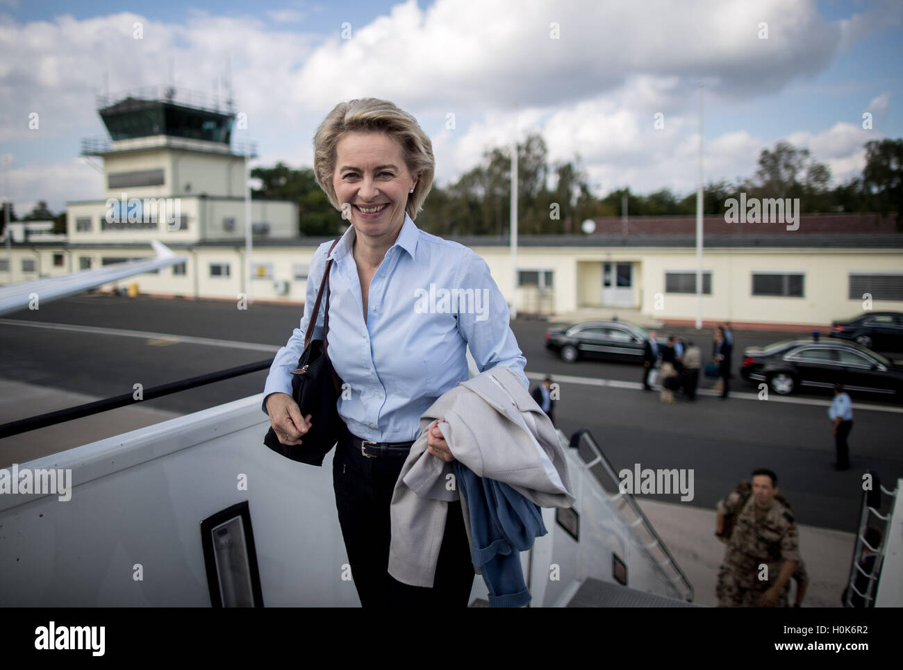 Defence Secretary Ursula von der Leyen (CDU) boards a Transall C160 of ...