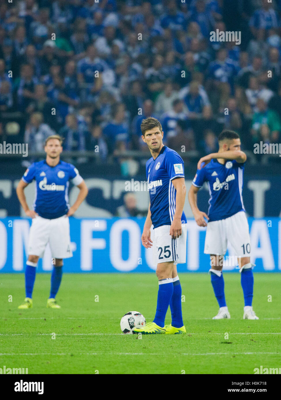 Gelsenkrichen, Germany. 21st Sep, 2016. The team of Schalke around ...