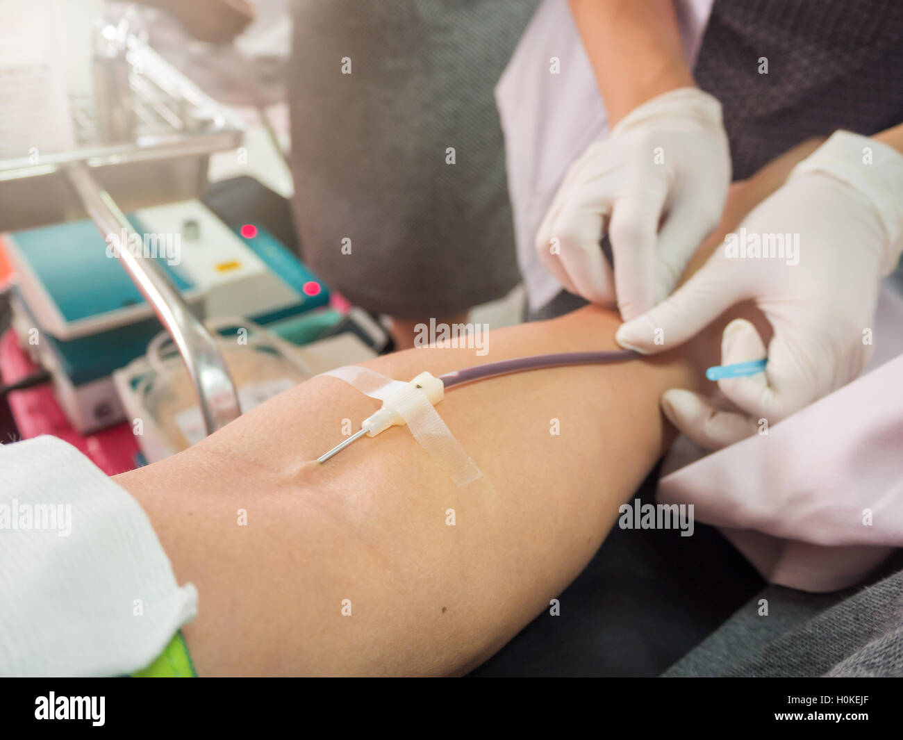Nurse receiving blood from blood donor in hospital Stock Photo - Alamy