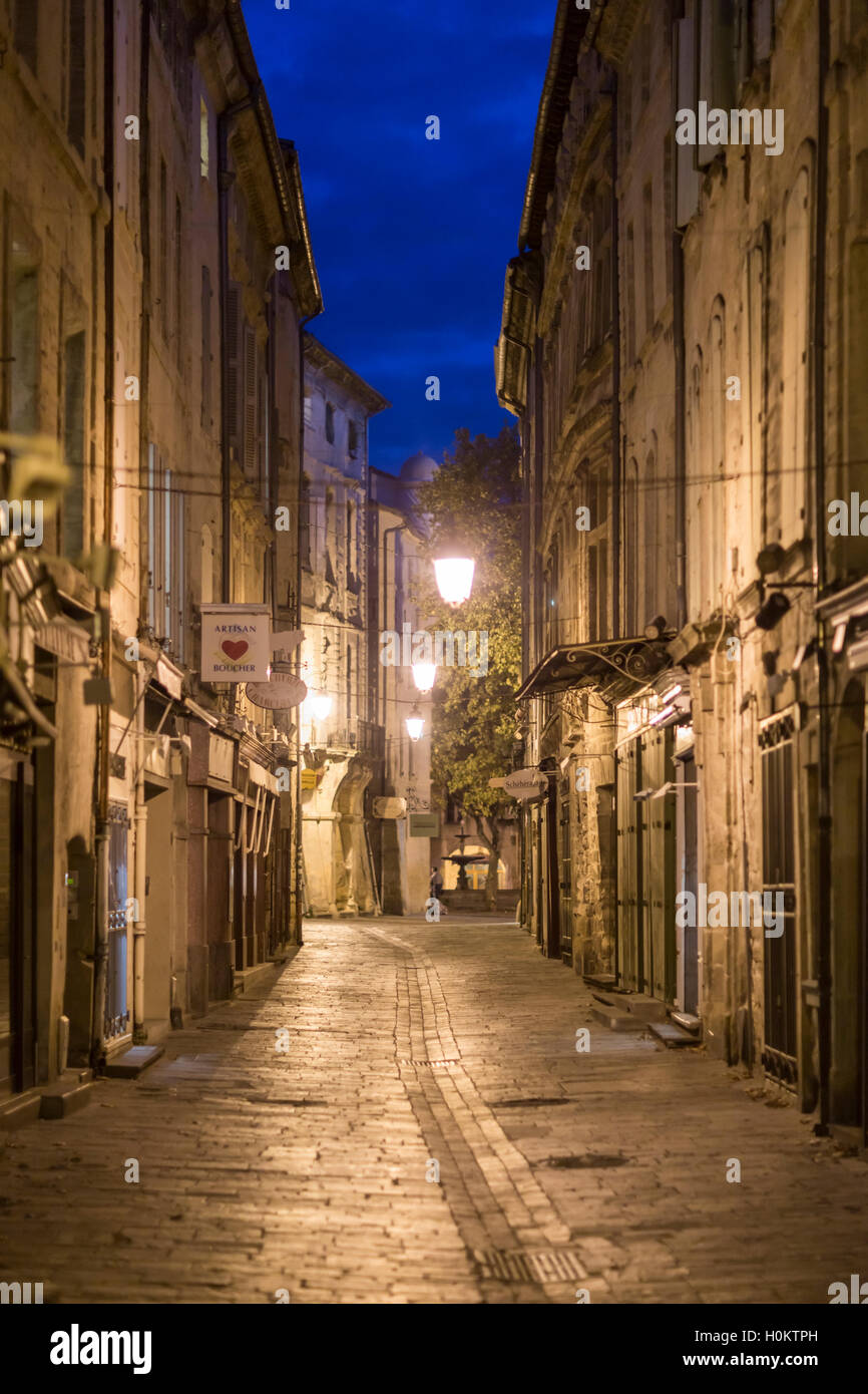 Lit with street lights hi-res stock photography and images - Alamy