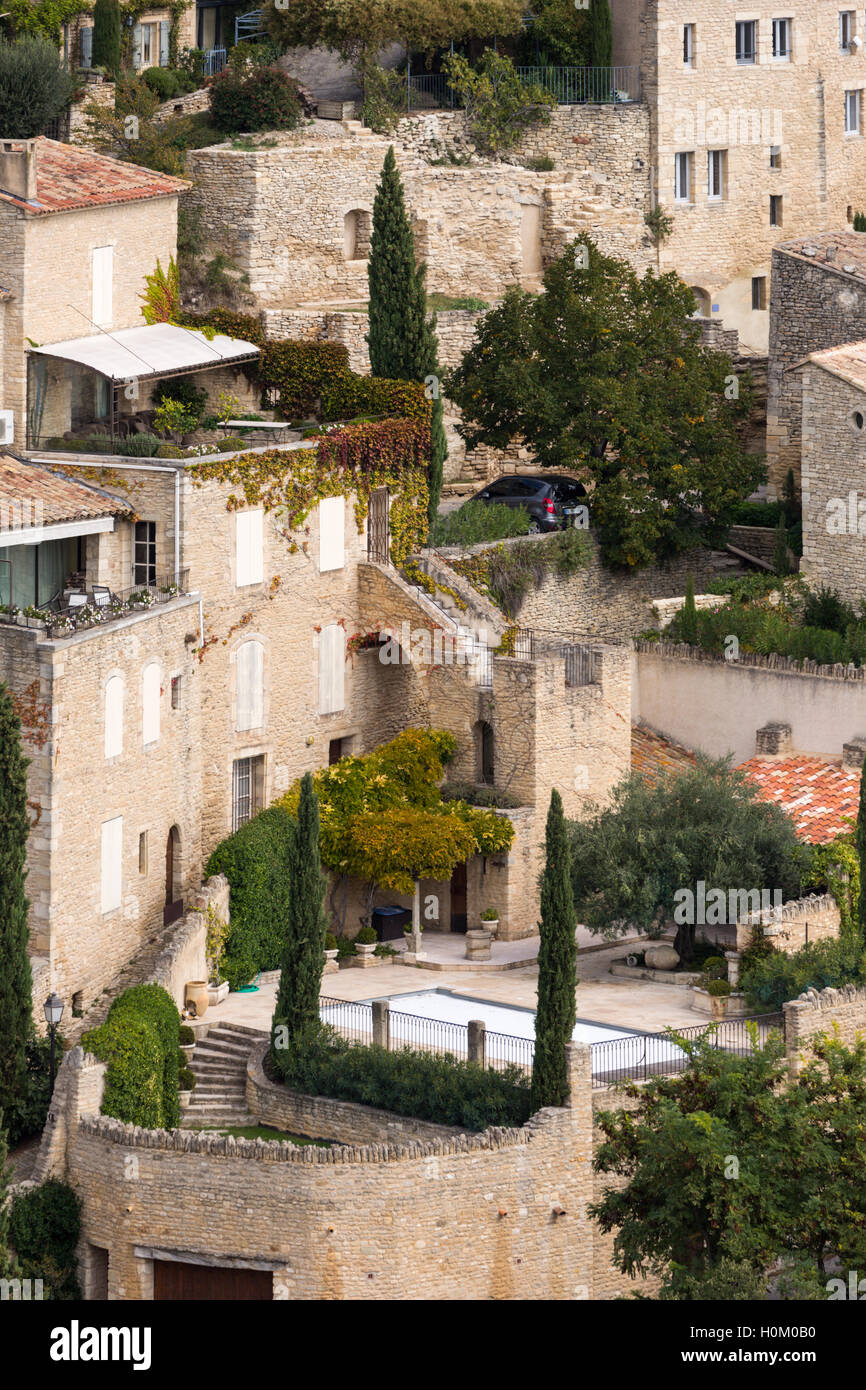 Medium view of details, hill town of Gordes, Luberon, Provence, France ...