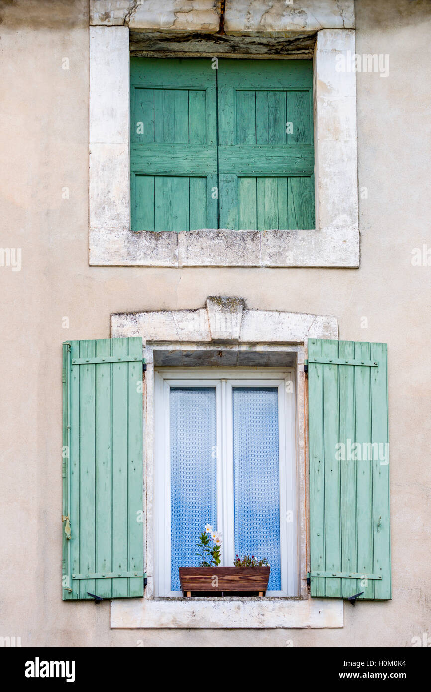 Provence house exterior hi-res stock photography and images - Alamy