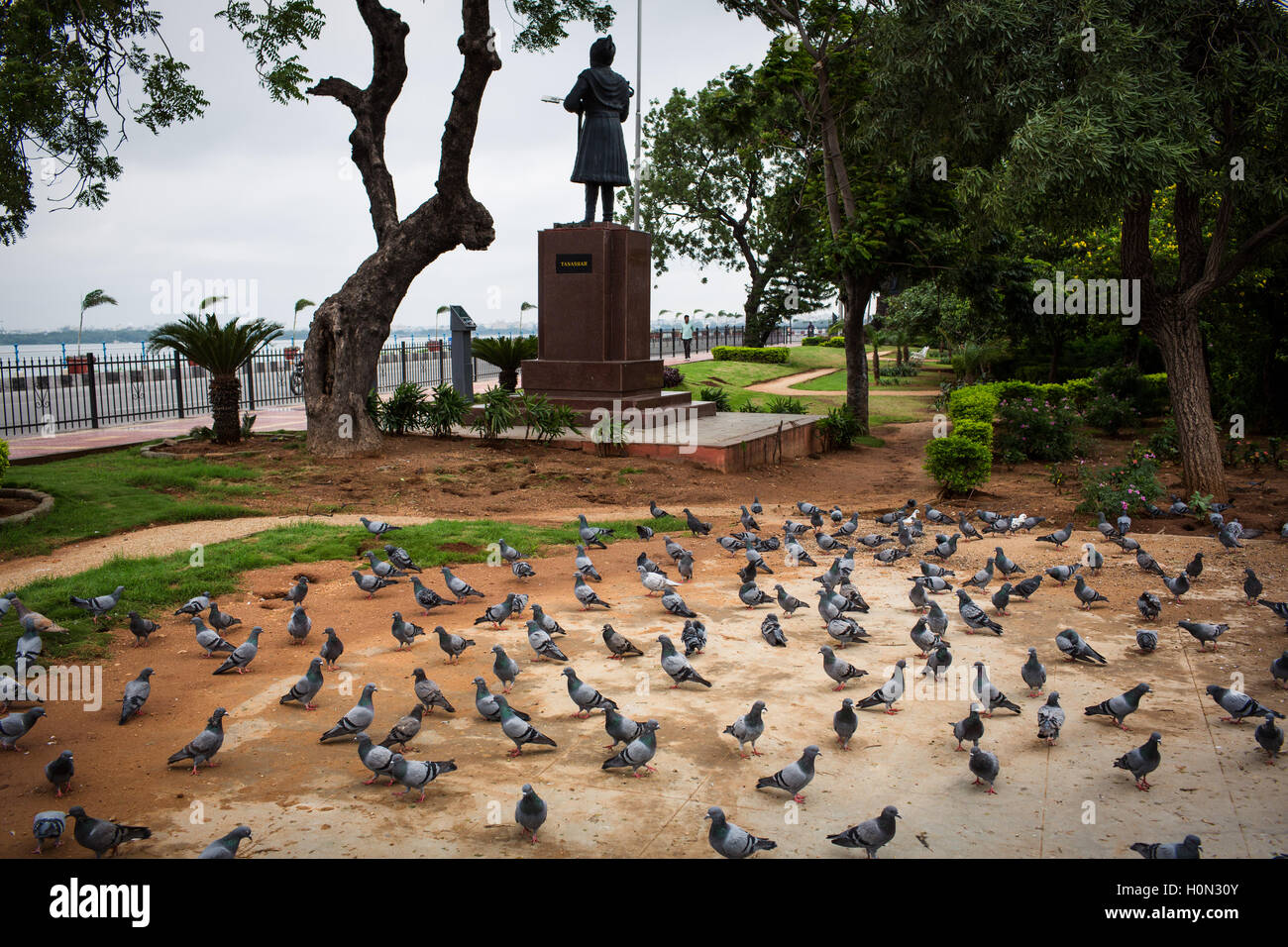Tankbund Statues on Tank Bund Road in Hyderabad,India Stock Photo - Alamy