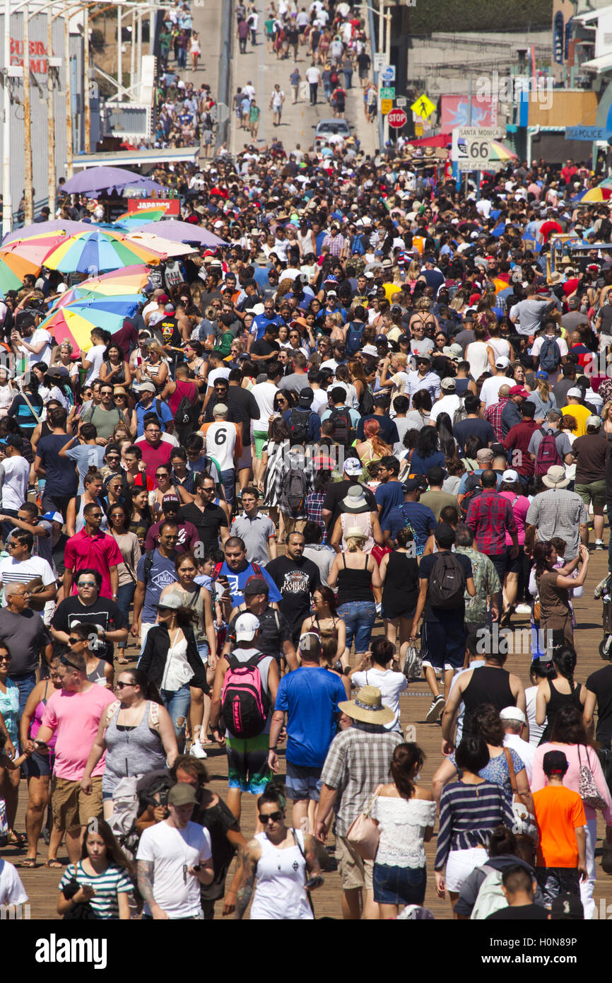 Crowd santa monica pier hi-res stock photography and images - Alamy