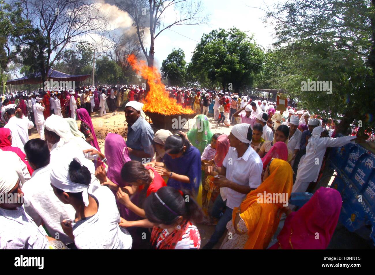 Bishnoi tribes hi-res stock photography and images - Alamy